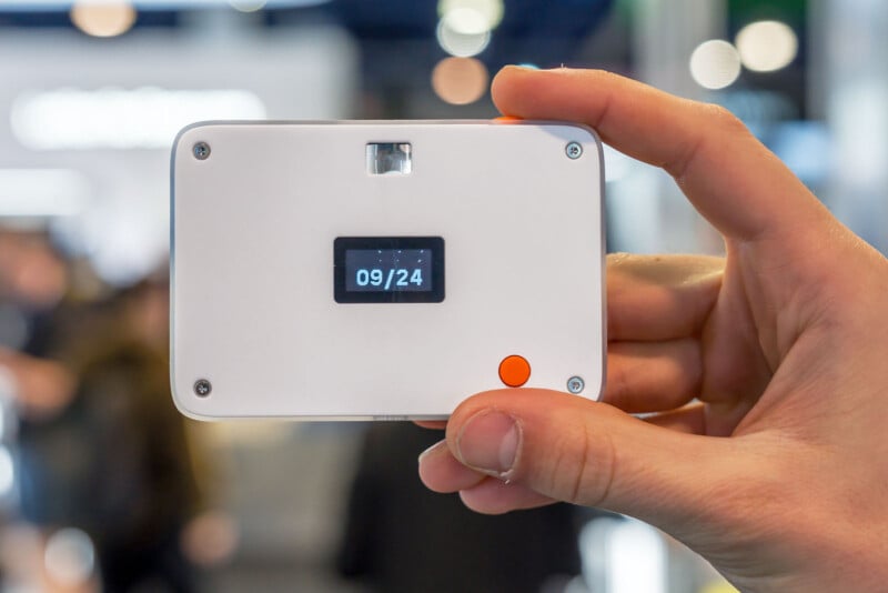 Await Digital Camera Uses 'Film Rolls' and Delivers 4 x 6 Prints ...