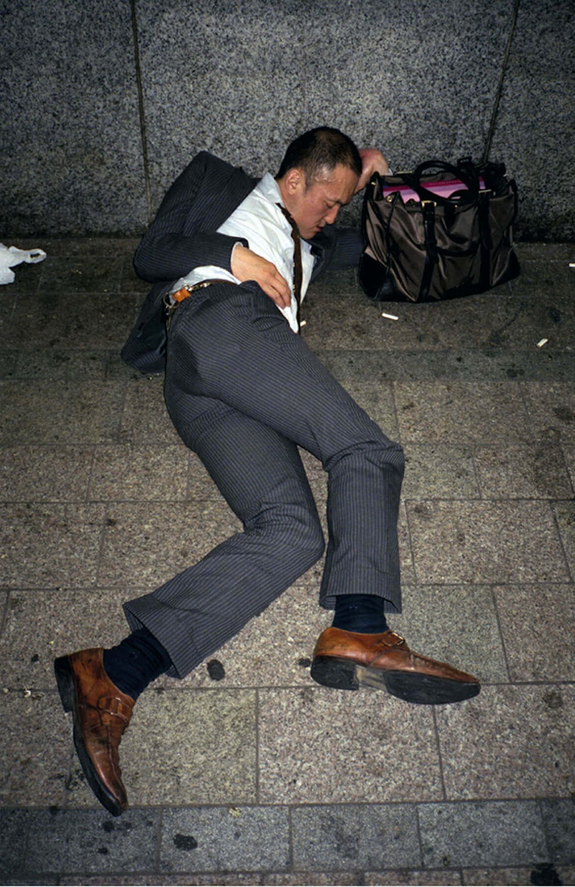 Photographer Captures Japan’s Exhausted Salarymen Asleep on Tokyo’s ...