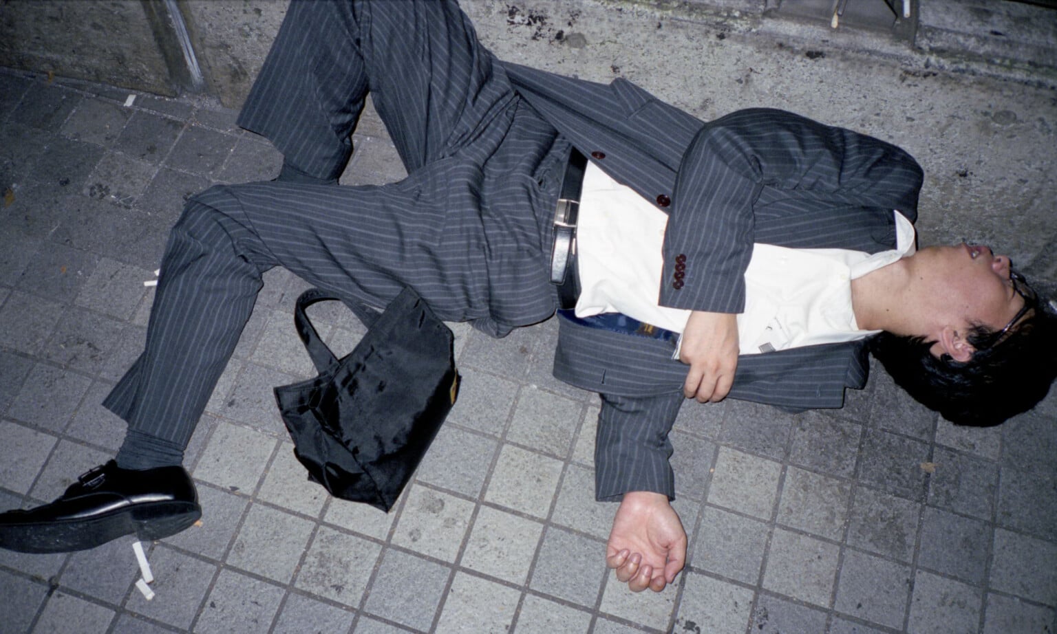 Photographer Captures Japan’s Exhausted Salarymen Asleep on Tokyo’s ...