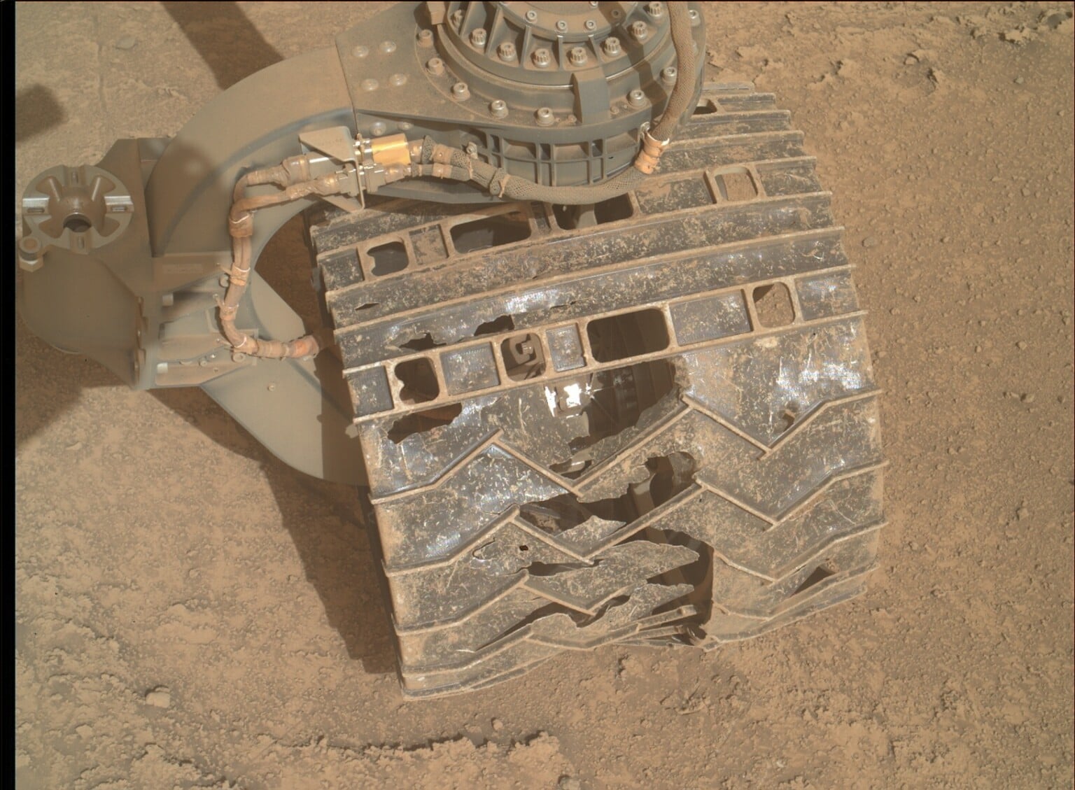 There's an Even Larger Hole in the Wheel of NASA's Mars Curiosity Rover ...