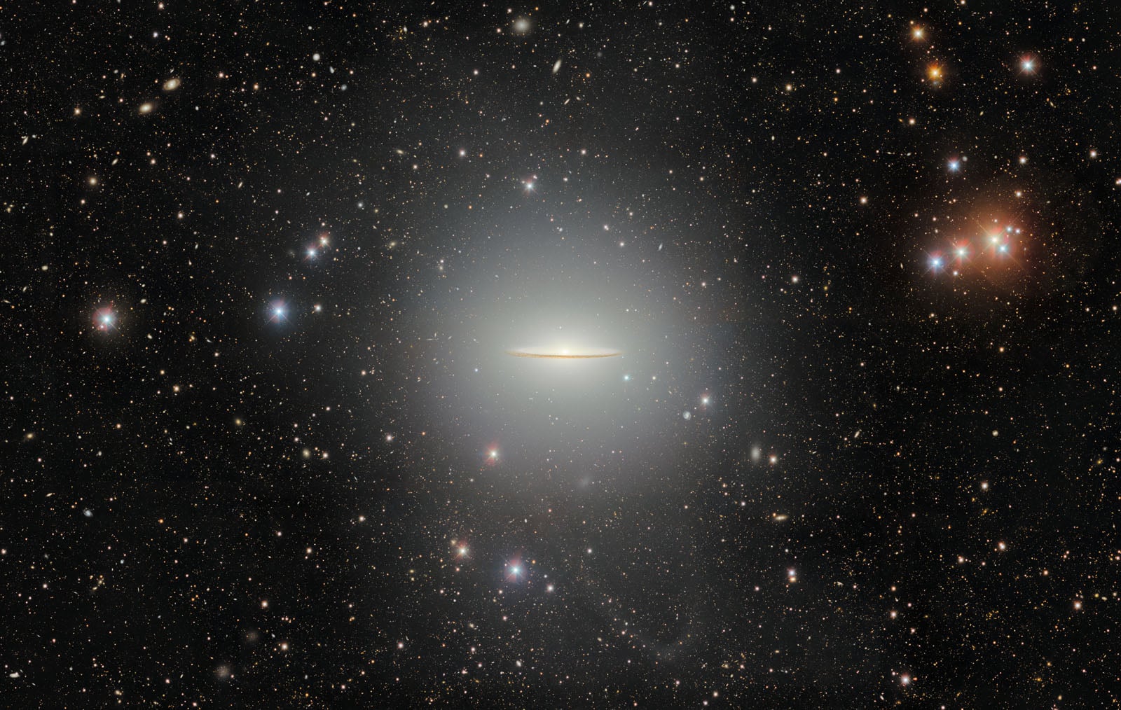 570-Megapixel Dark Energy Camera Captures the Sombrero Galaxy | PetaPixel