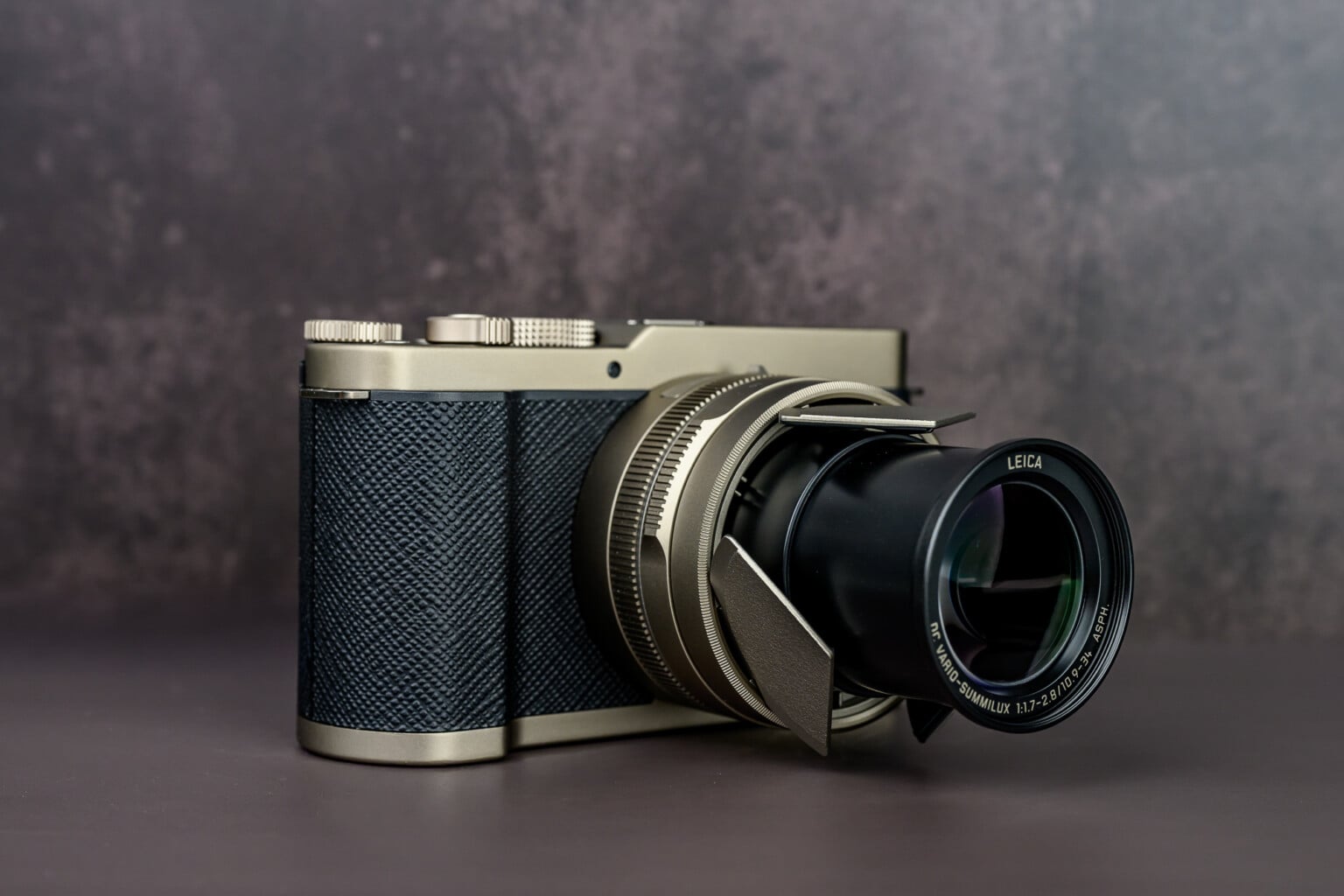 Panasonic Lumix L10 Review: Compact, Stylish, and Capable | PetaPixel